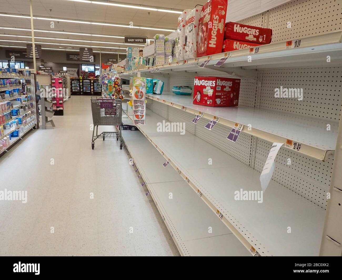 Baby products aisle hi-res stock photography and images - Alamy