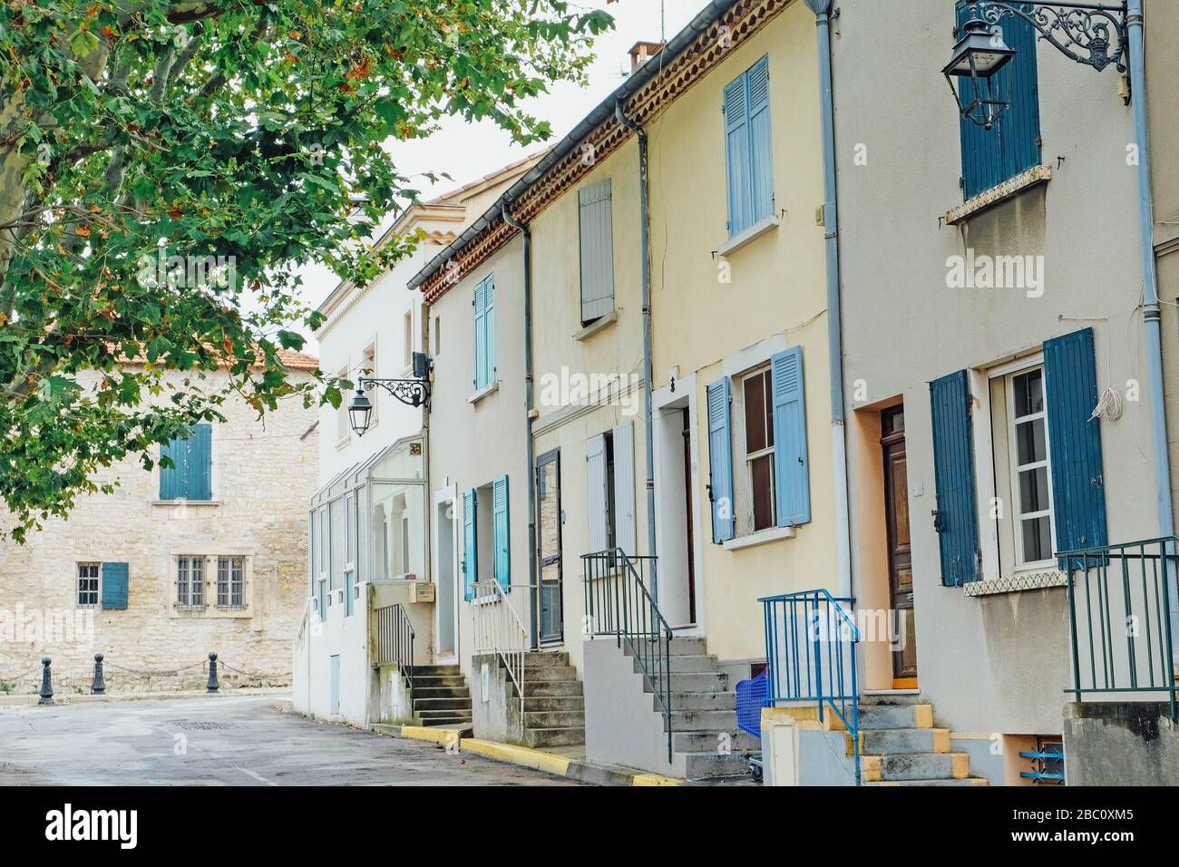 Old alley in arles hi-res stock photography and images - Alamy