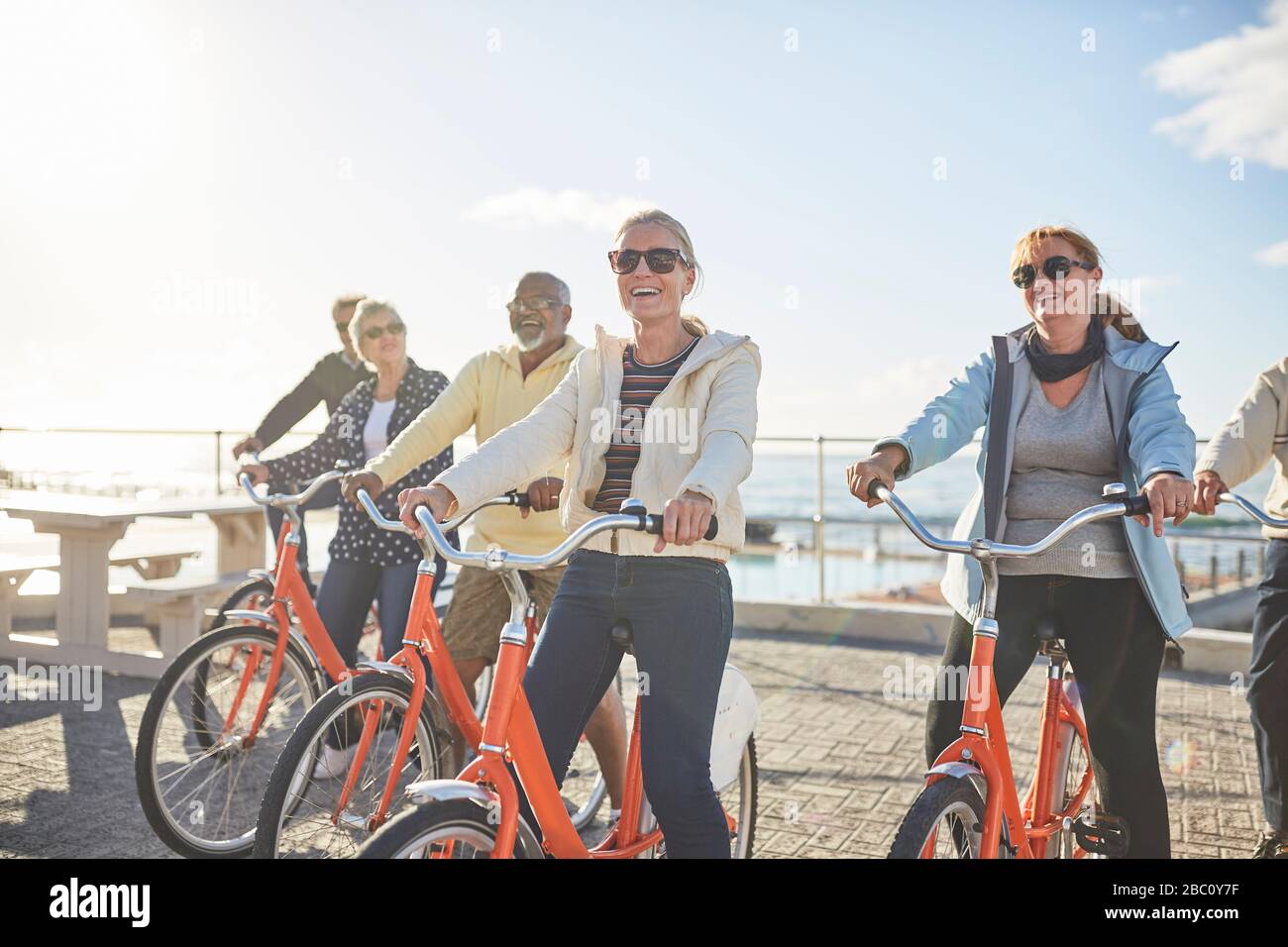 Tourist friendship friends friend hi-res stock photography and images ...