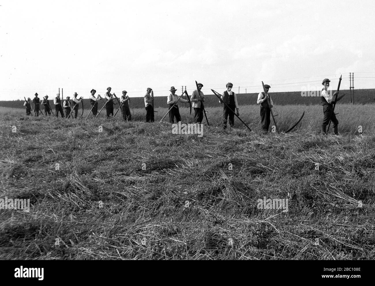 Farm Workers 1930s High Resolution Stock Photography and Images - Alamy