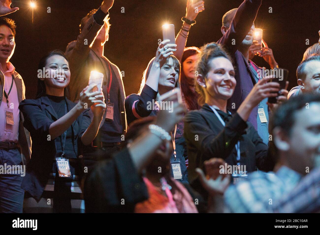 Crowd audience auditorium hi-res stock photography and images - Alamy