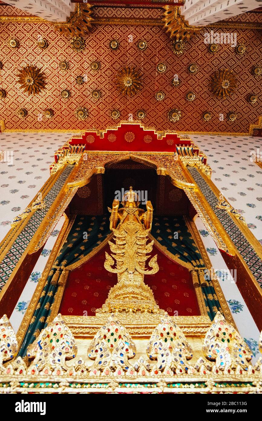 Wat rakang temple hi-res stock photography and images - Alamy