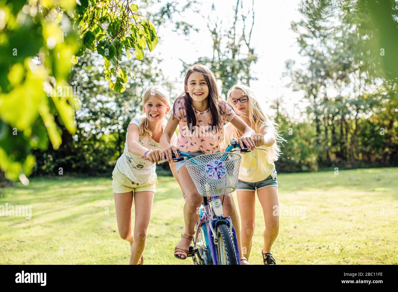 Group of happy girls hi-res stock photography and images - Alamy