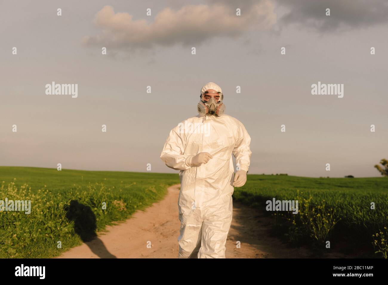 Man in suit running hi-res stock photography and images - Alamy