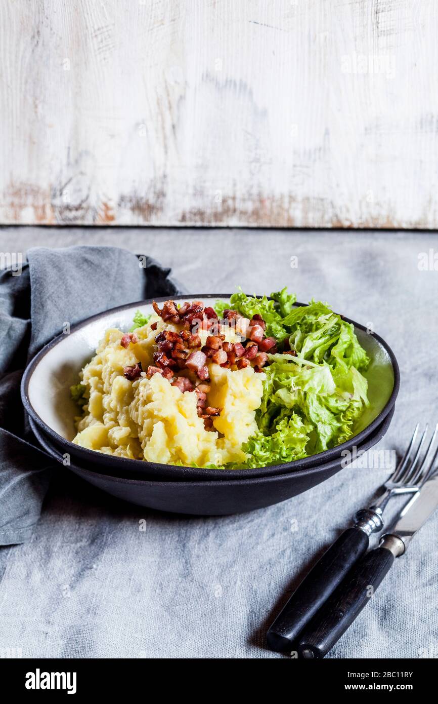 Endive with lettuce, bacon cubes and mashed potatoes Stock Photo - Alamy