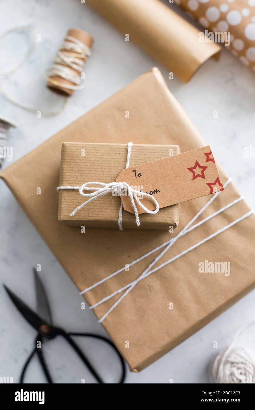 Wrapped christmas presents hi-res stock photography and images - Alamy