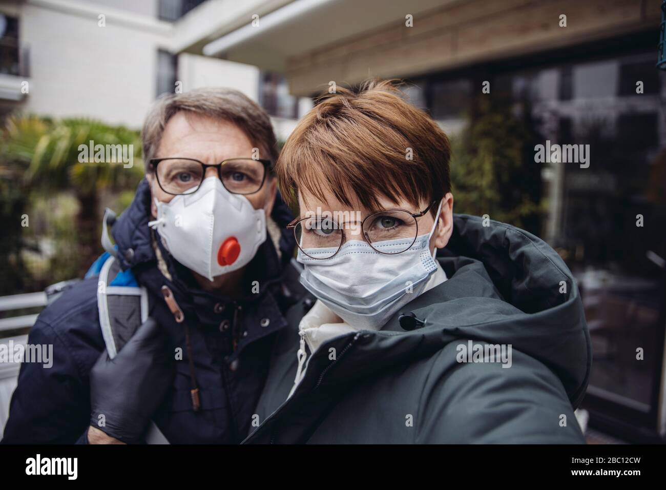 Couple taking sefie hi-res stock photography and images - Alamy