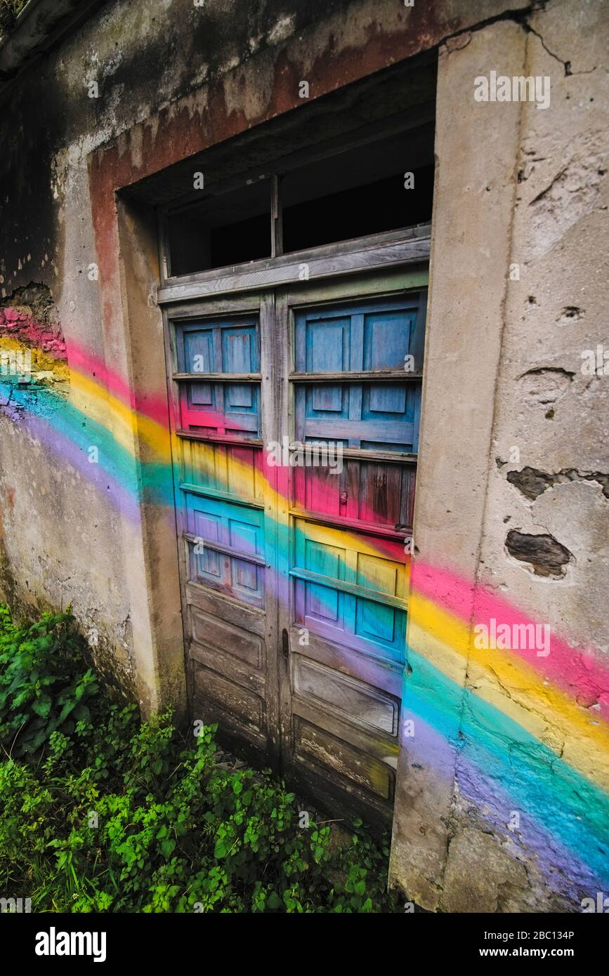 Multi doors architecture hi-res stock photography and images - Alamy