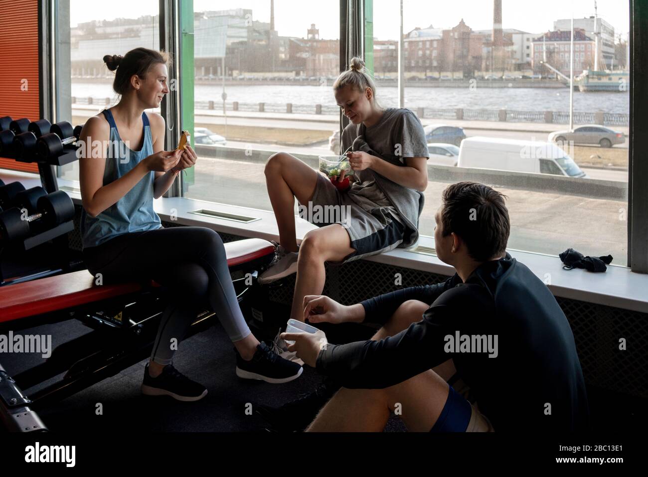 Young healthy people group hi-res stock photography and images - Alamy