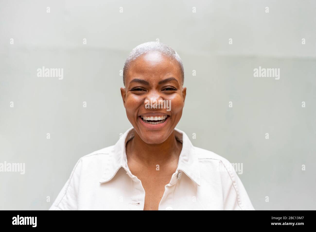 Laughing woman outdoors hi-res stock photography and images - Alamy