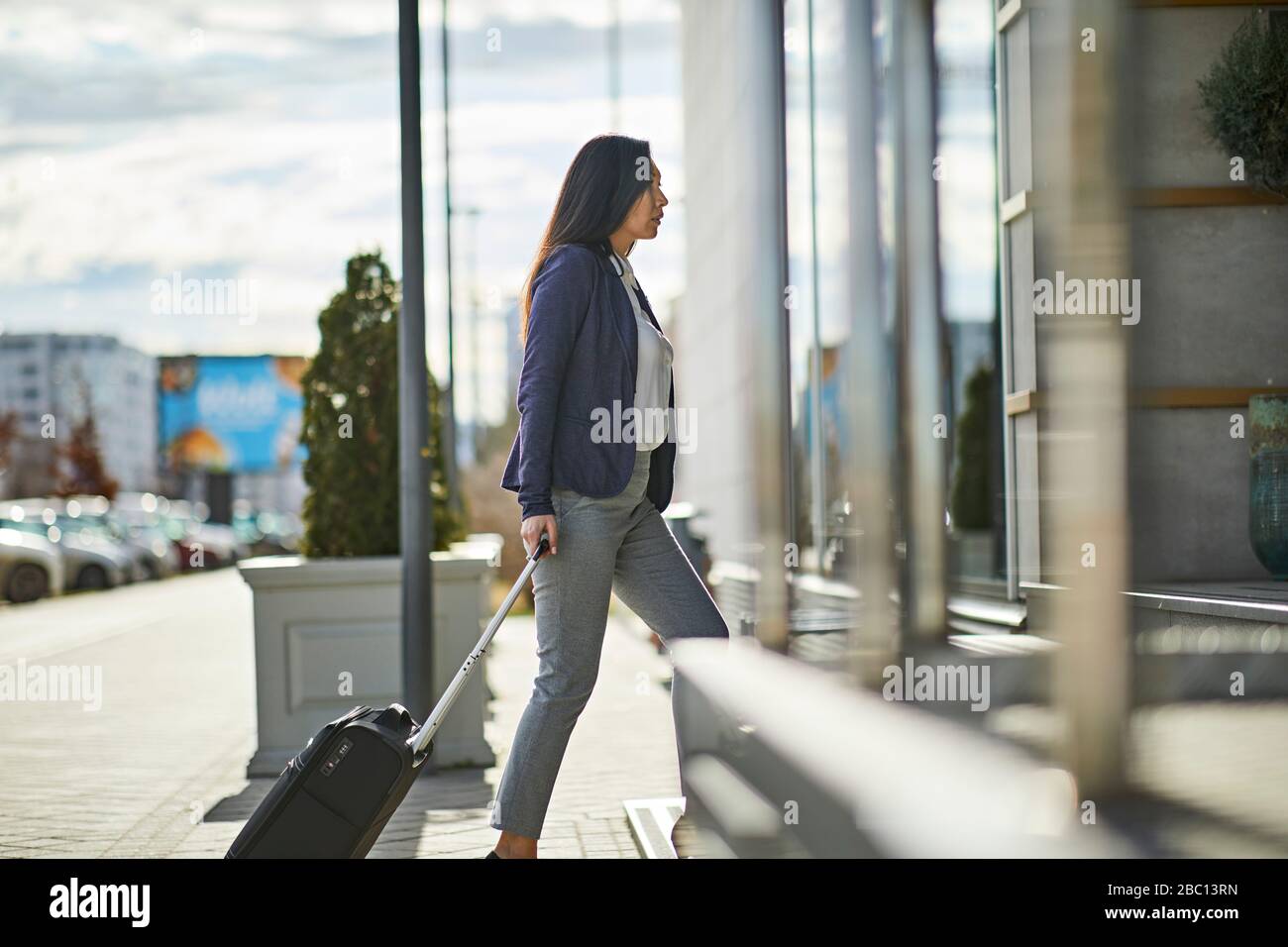 Women entering building hi-res stock photography and images - Alamy