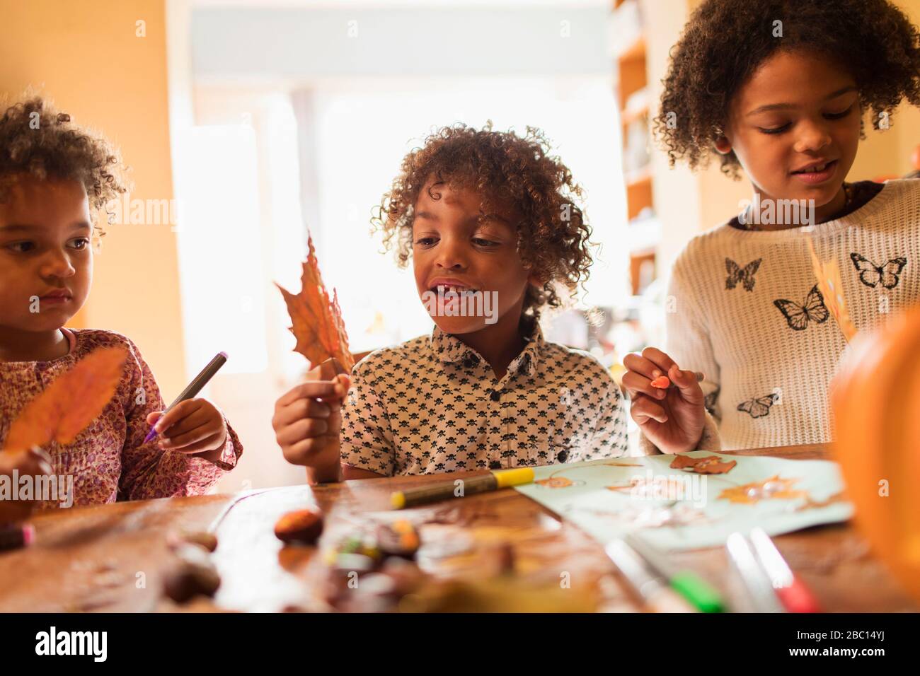 Girl doing crafts hi-res stock photography and images - Alamy