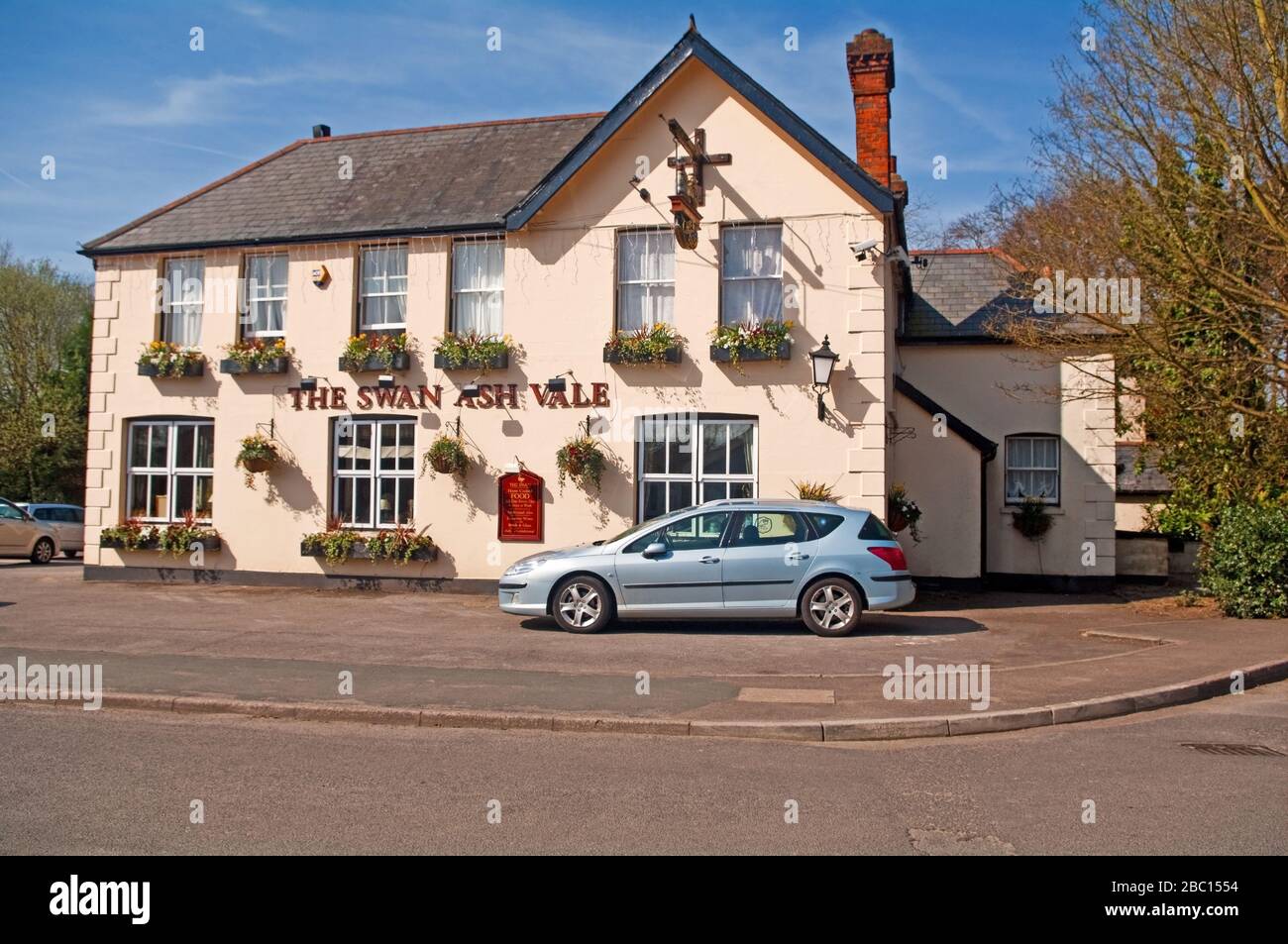 Ash Vale, Surrey, The Swan Pub Stock Photo - Alamy