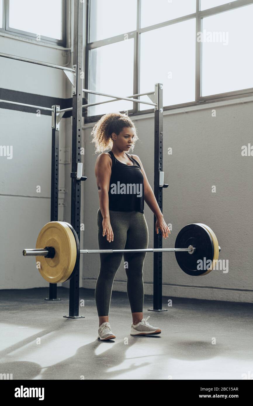 Young woman weightlifting in gym Stock Photo - Alamy
