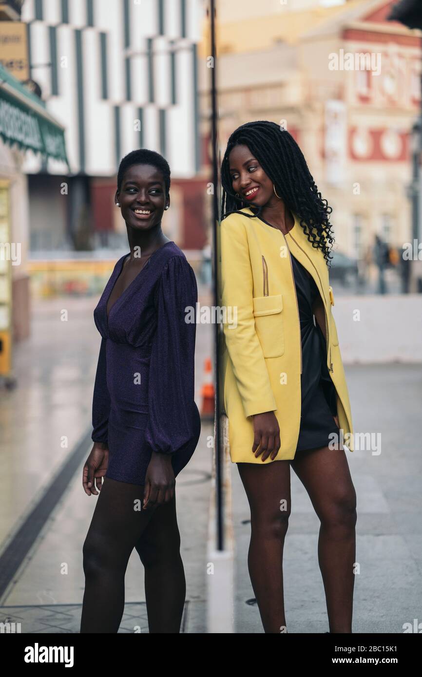 Mirroring people hi-res stock photography and images - Alamy