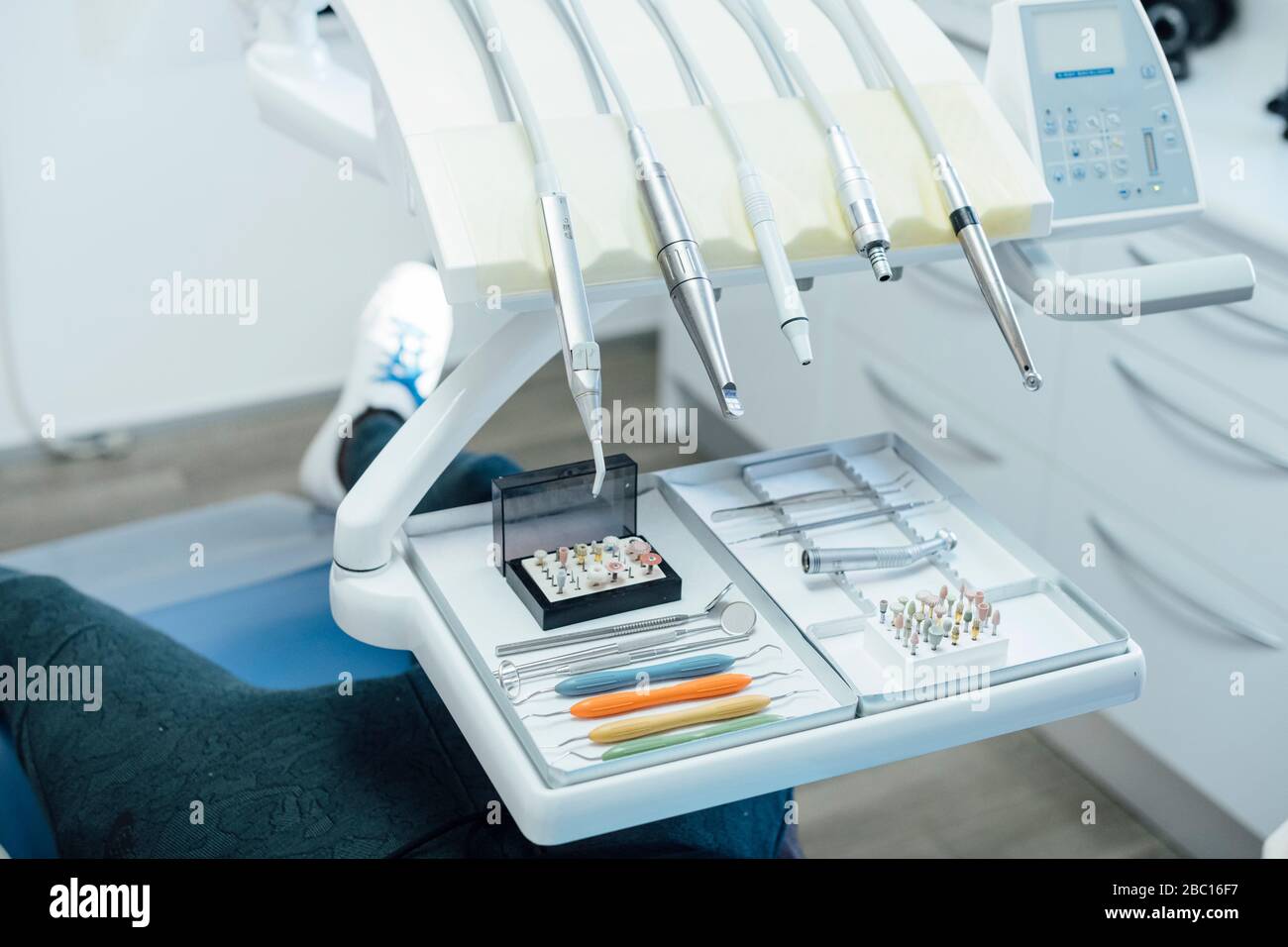 Tray of dental instruments hi-res stock photography and images - Alamy