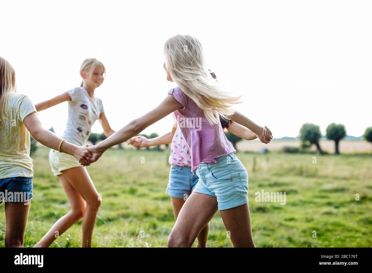 Girls dancing together hi-res stock photography and images - Alamy