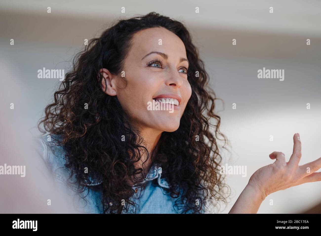 Beautiful emotional woman talking hi-res stock photography and images ...