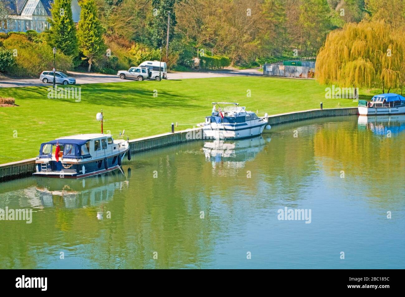 Shillingford, River Thames, Oxfordshire, Motor Boats Stock Photo - Alamy