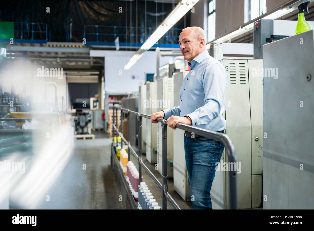 Looking out of a workshop hi-res stock photography and images - Alamy