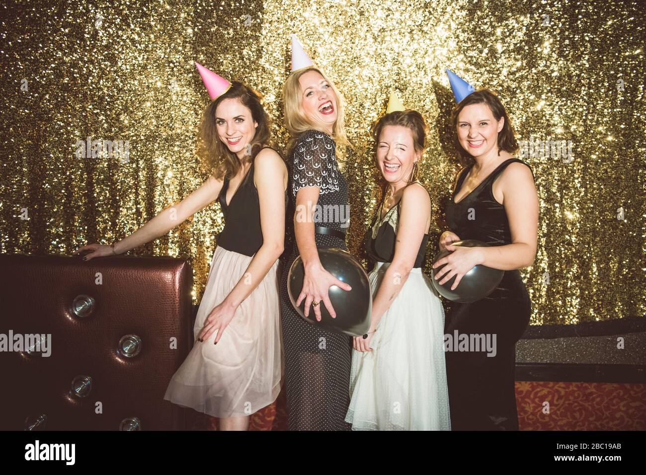 Group portrait of four women hi-res stock photography and images - Alamy