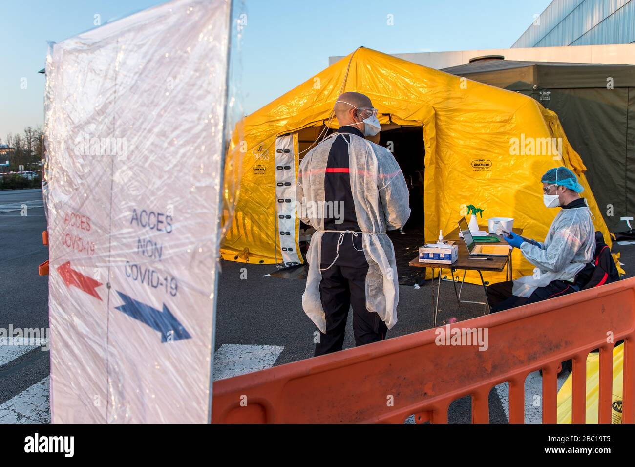 THE FIRE AND EMERGENCY DEPARTMENT SET UP A PRE-TRIAGE AIRLOCK AT THE ...