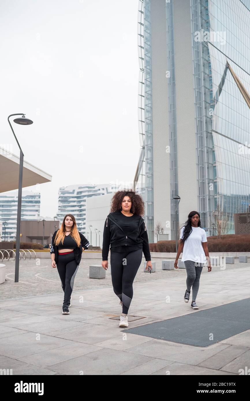 Fat women walking hi-res stock photography and images - Alamy