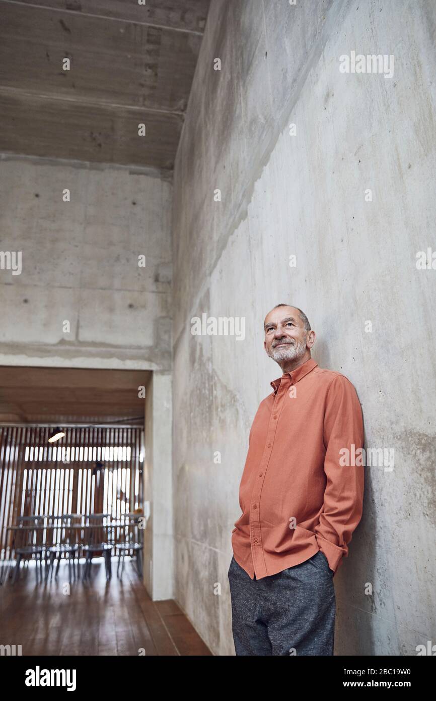 Businessman leaning against office wall hi-res stock photography and ...