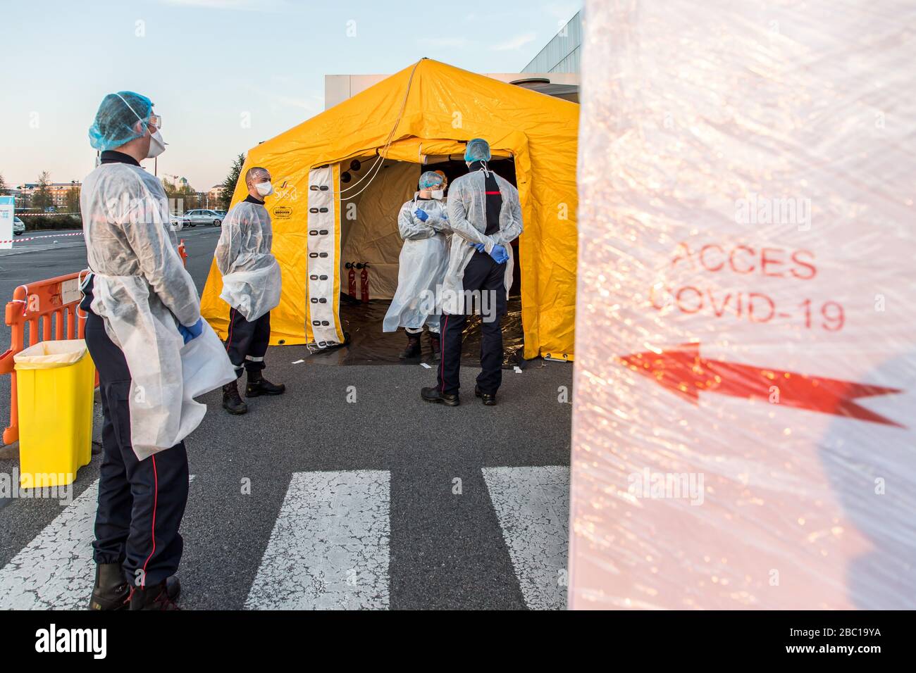 THE FIRE AND EMERGENCY DEPARTMENT SET UP A PRE-TRIAGE AIRLOCK AT THE ...