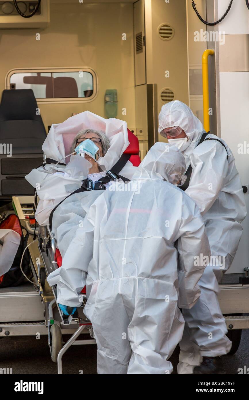 Covid 19 ward hi-res stock photography and images - Alamy