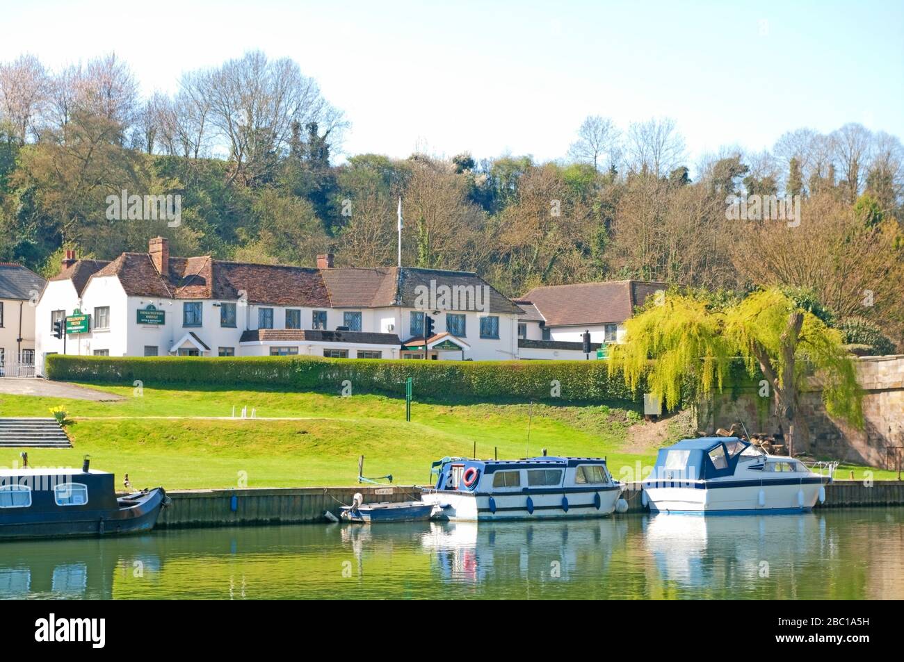 Shillingford, River Thames, Oxfordshire, Motor Boats Stock Photo - Alamy