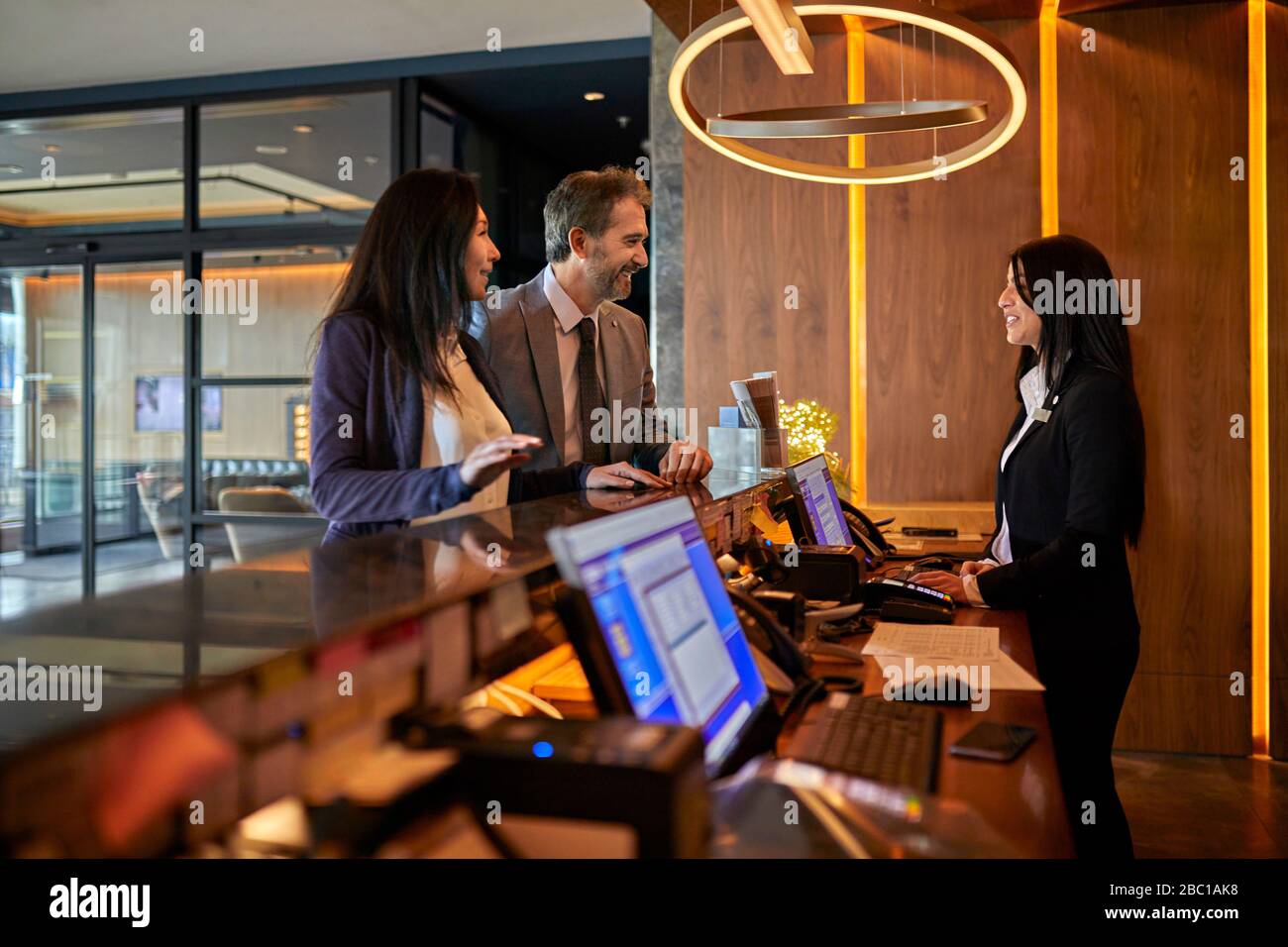 Hotel receptionist hi-res stock photography and images - Alamy