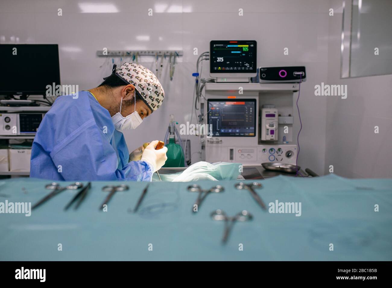 Arrangement of surgical instruments hi-res stock photography and images ...