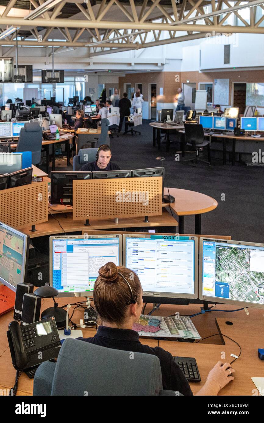 112 emergency call center hi-res stock photography and images - Alamy