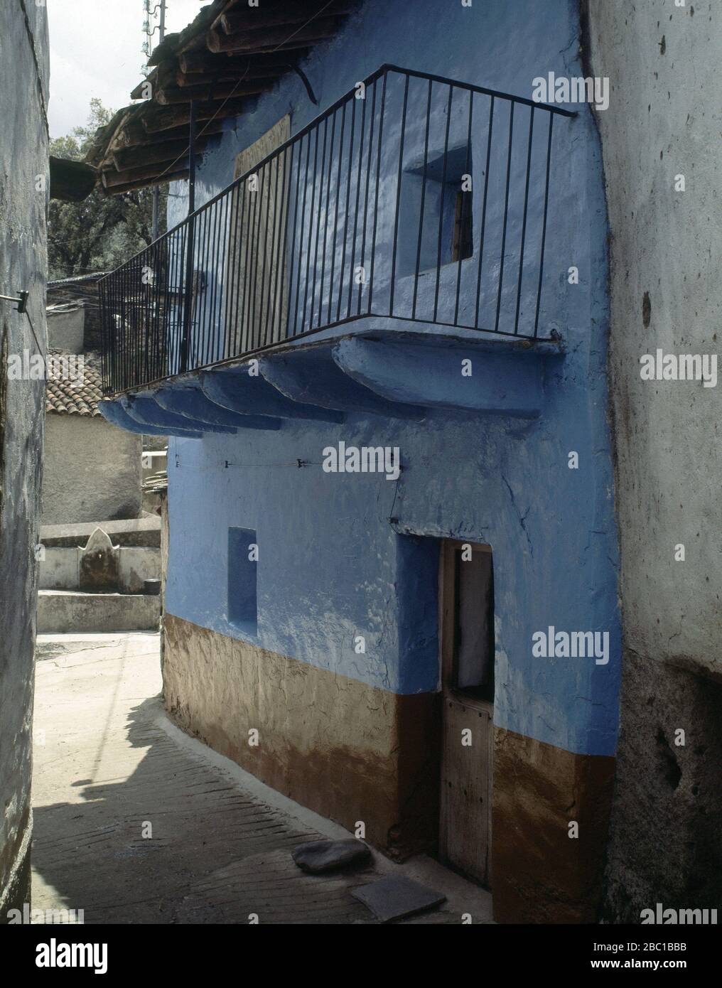 Casa pintada de azul hi-res stock photography and images - Alamy