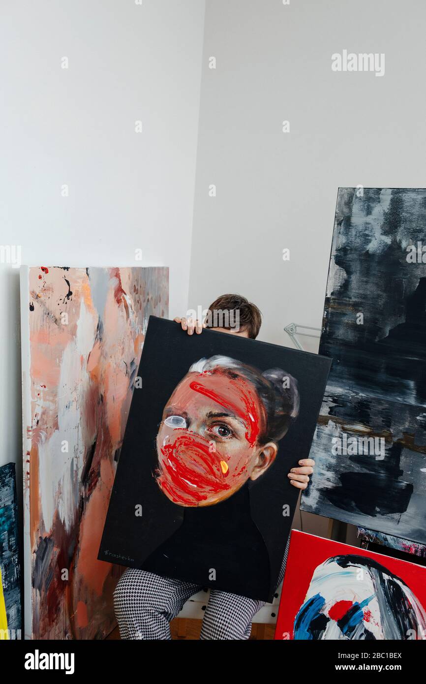 Hiding identity hi-res stock photography and images - Alamy