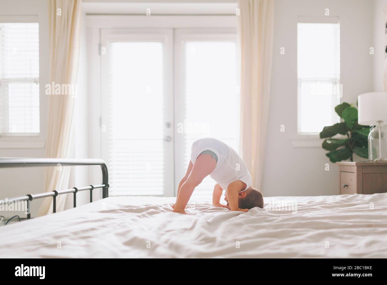 Baby stand hi-res stock photography and images - Alamy