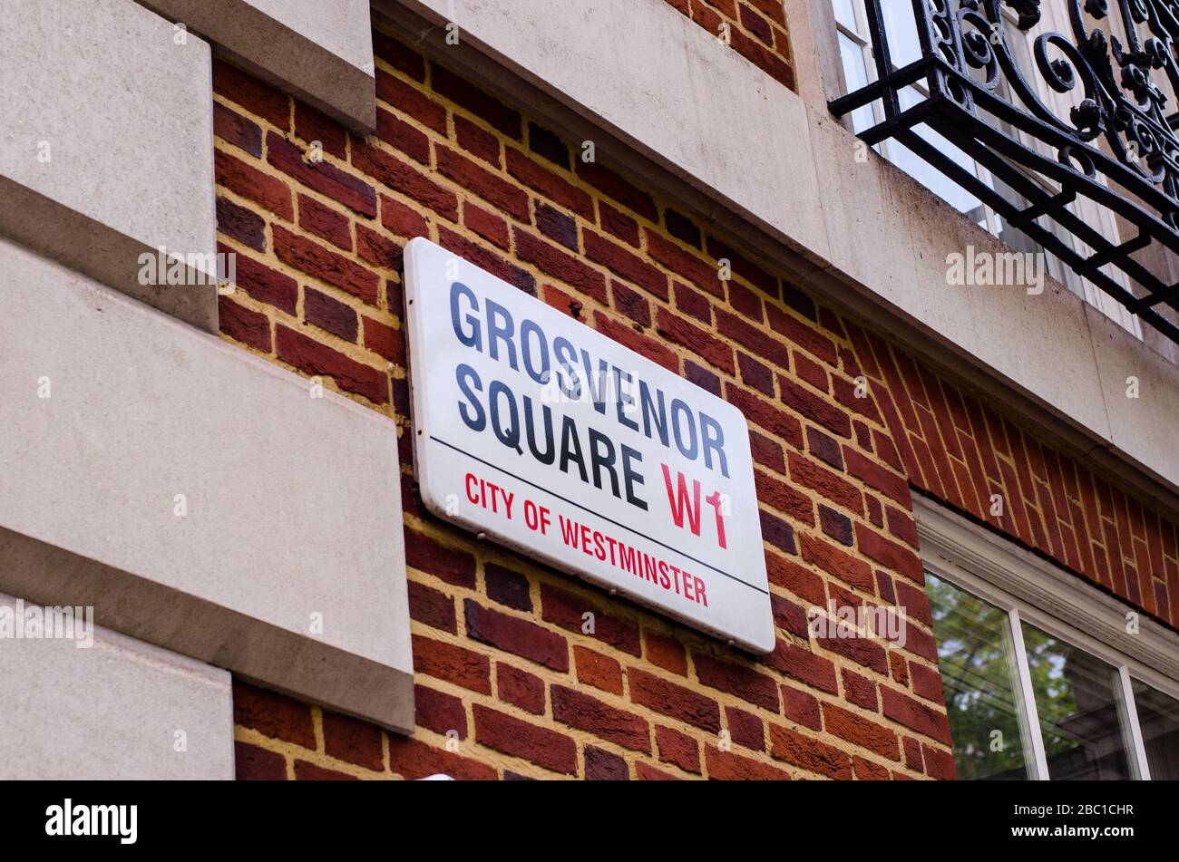 MAYFAIR, LONDON- Grosvenor Square street sign. Location of American ...
