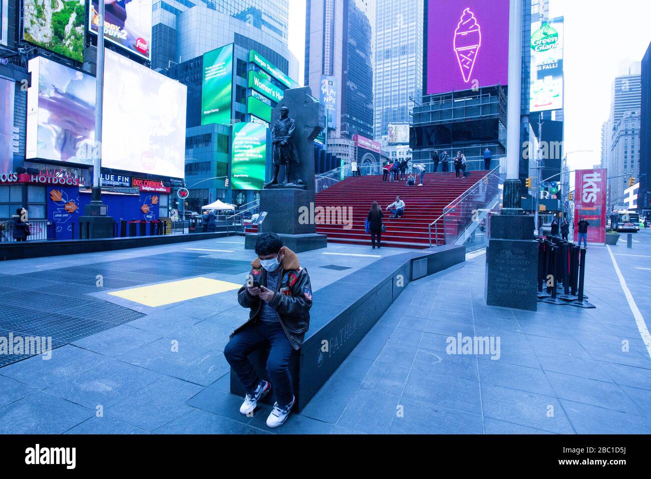 Empty times square hi-res stock photography and images - Alamy