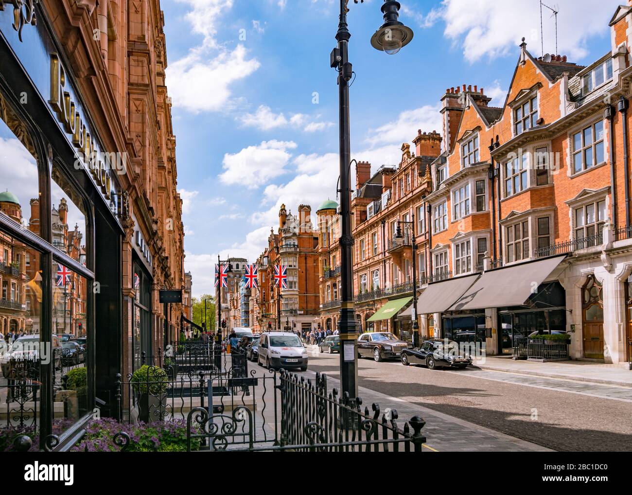 Mayfair architecture and car hi-res stock photography and images - Alamy