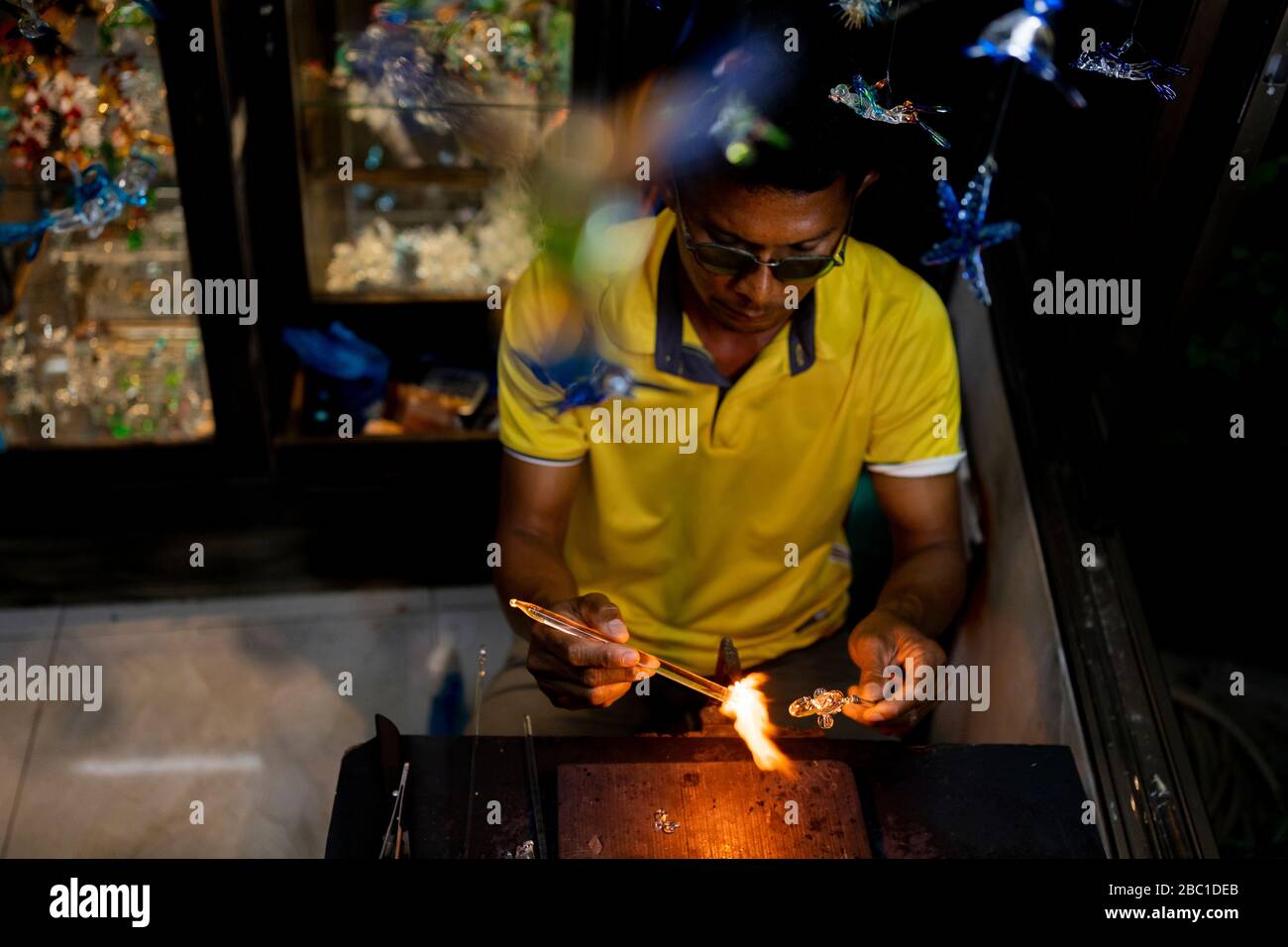 Hot melting glasses hi-res stock photography and images - Alamy