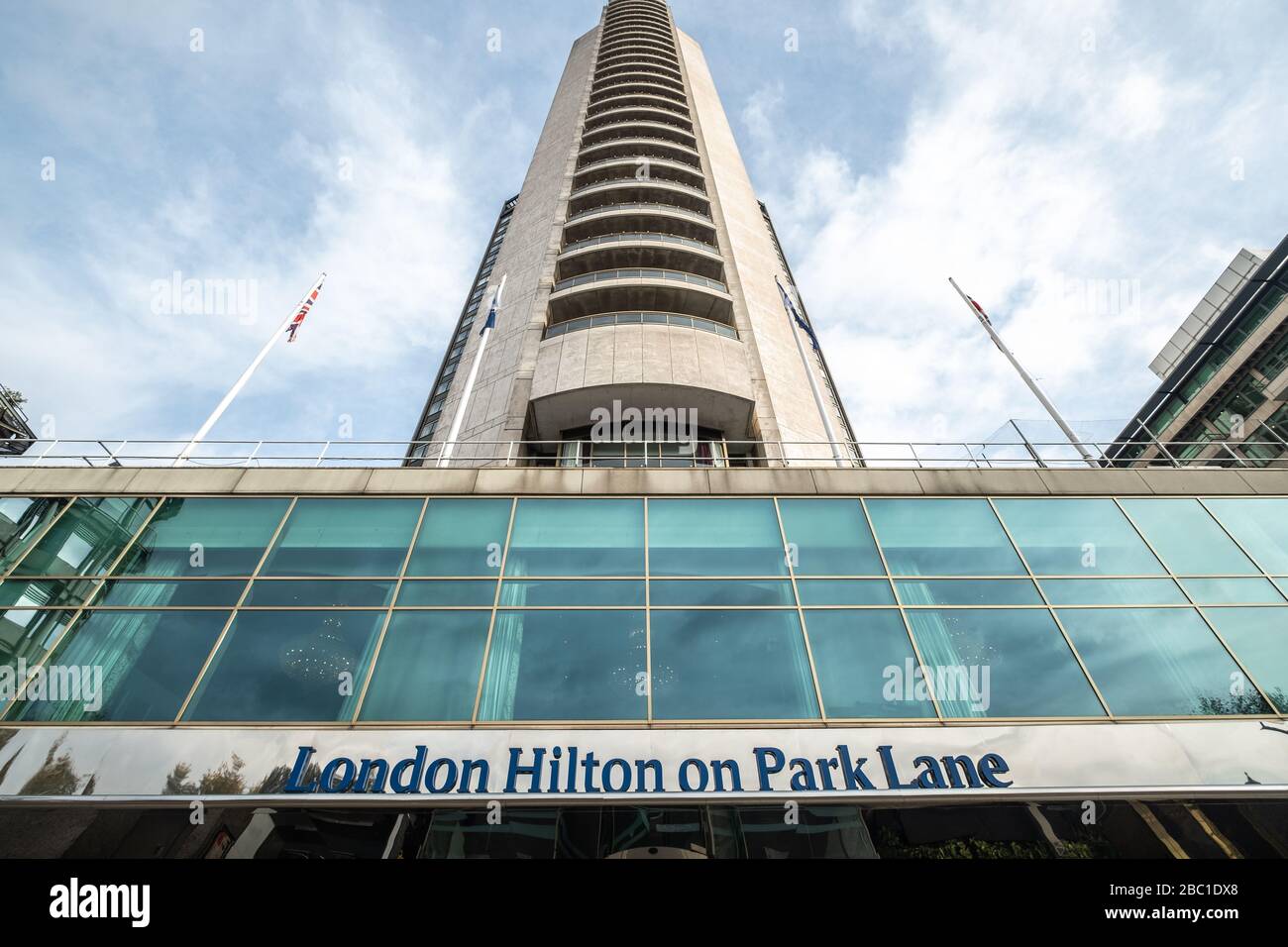 London hilton park lane exterior hi-res stock photography and images ...