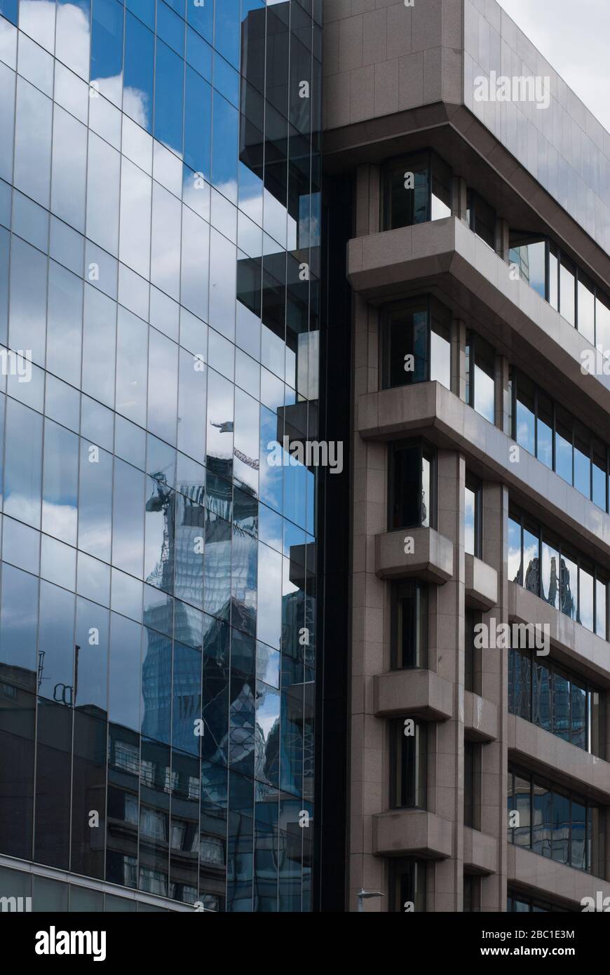 Glass cladding of high rise building hi-res stock photography and ...