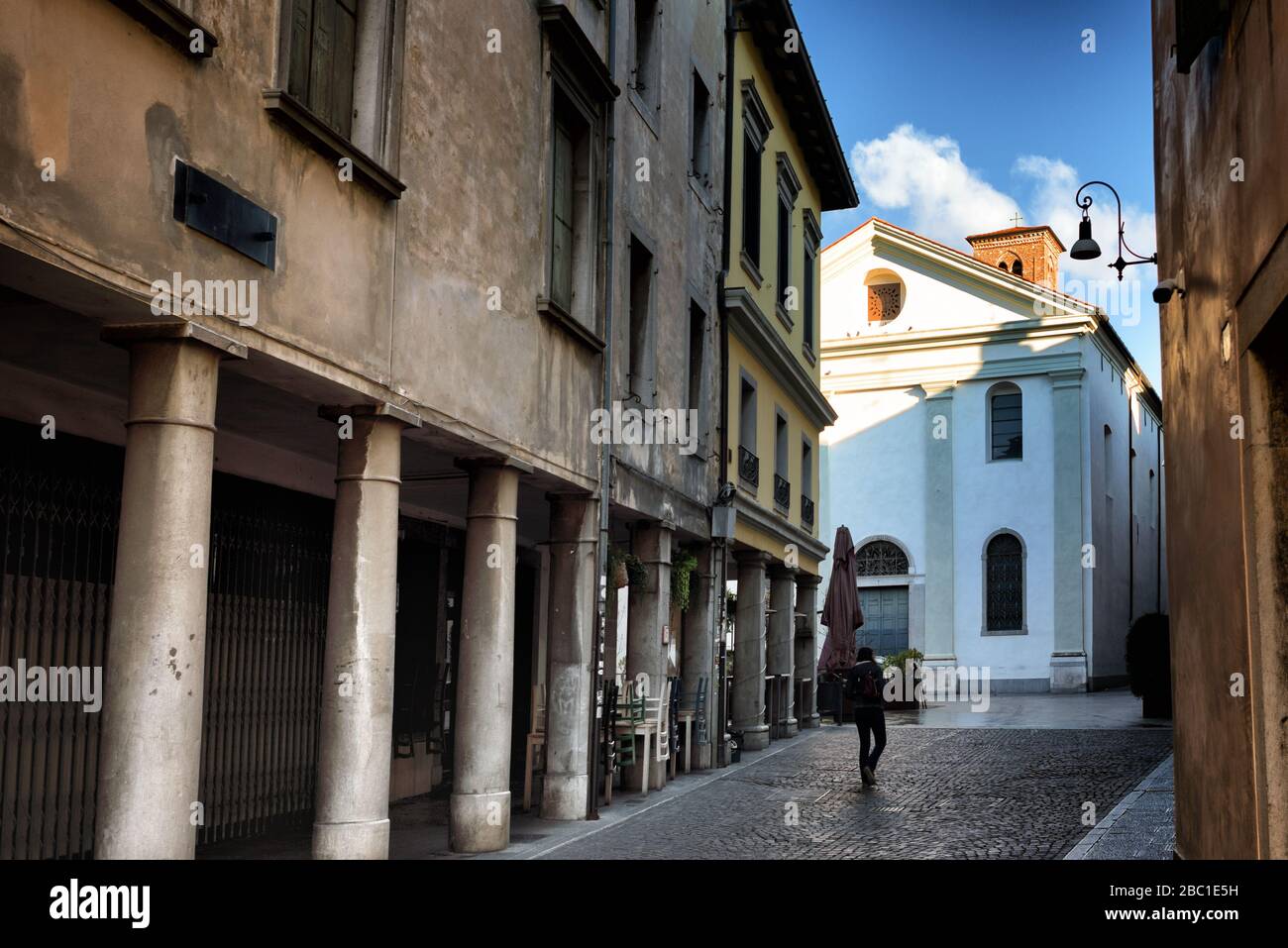 Cobblestone alley italy hi-res stock photography and images - Alamy