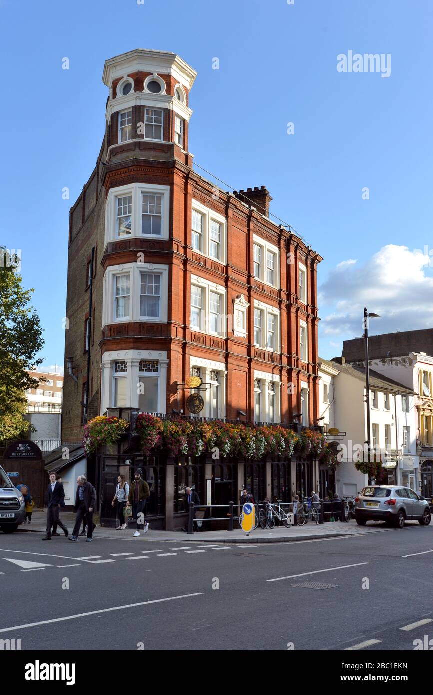 The Railway Tavern pub, The Quadrant,, Richmond, London, UK Stock Photo ...