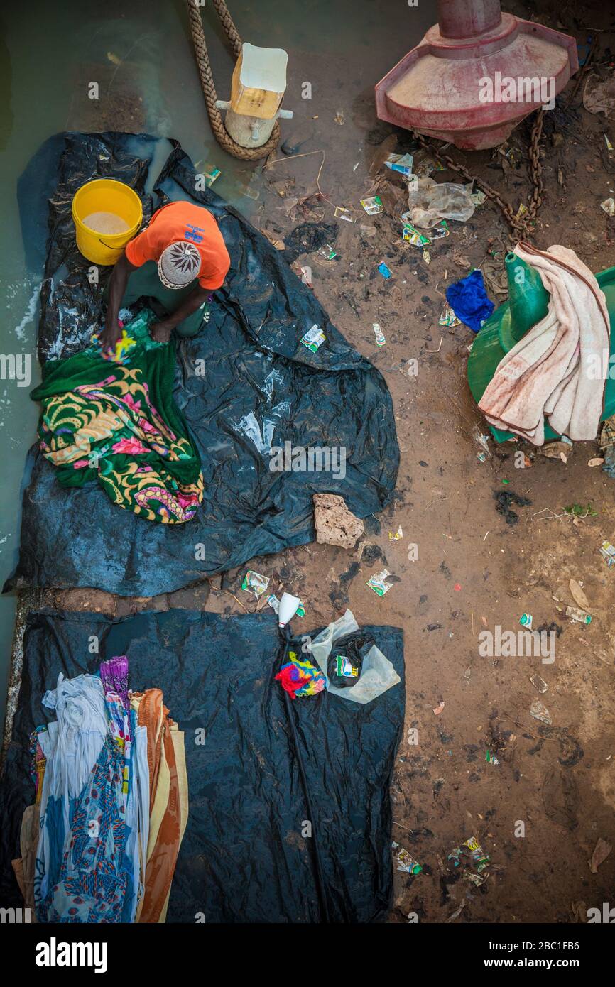 LAUNDRY WASHER, QUAY OF PODOR, SENEGAL, WEST AFRICA Stock Photo - Alamy