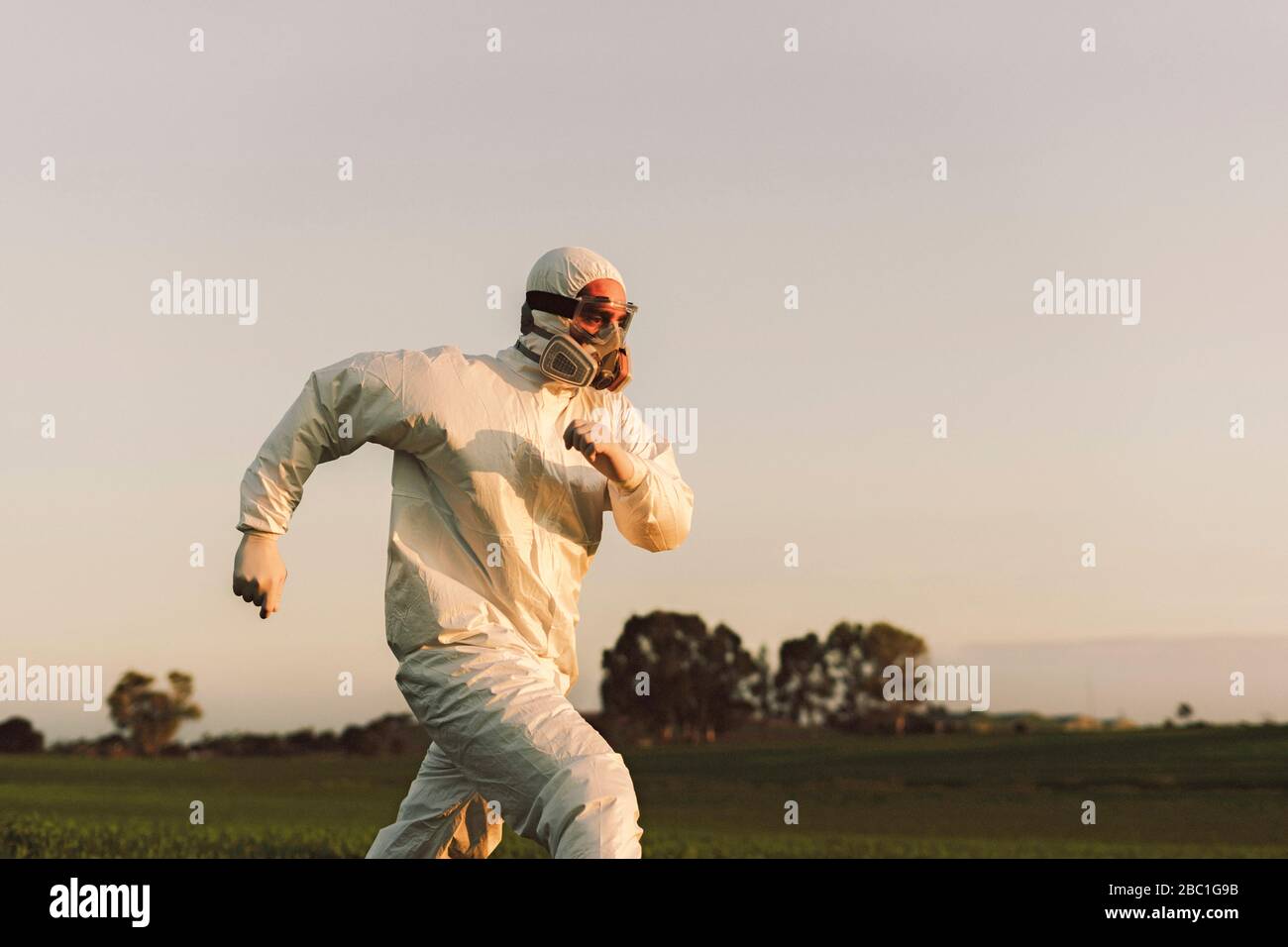 Man in suit running hi-res stock photography and images - Alamy