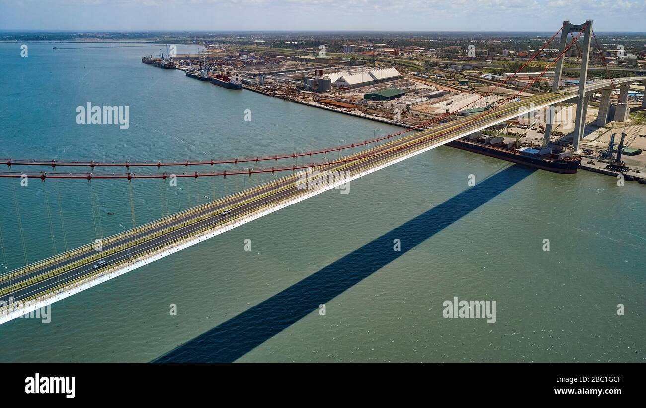 Aerial view maputo katembe bridge stretching over maputo bay hi-res ...