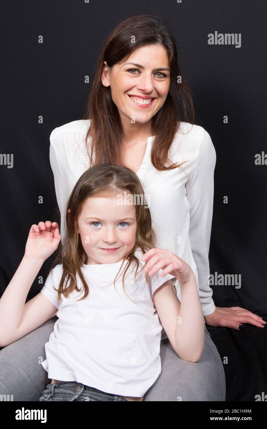 mother sit on floor with pretty daughter girl Stock Photo - Alamy
