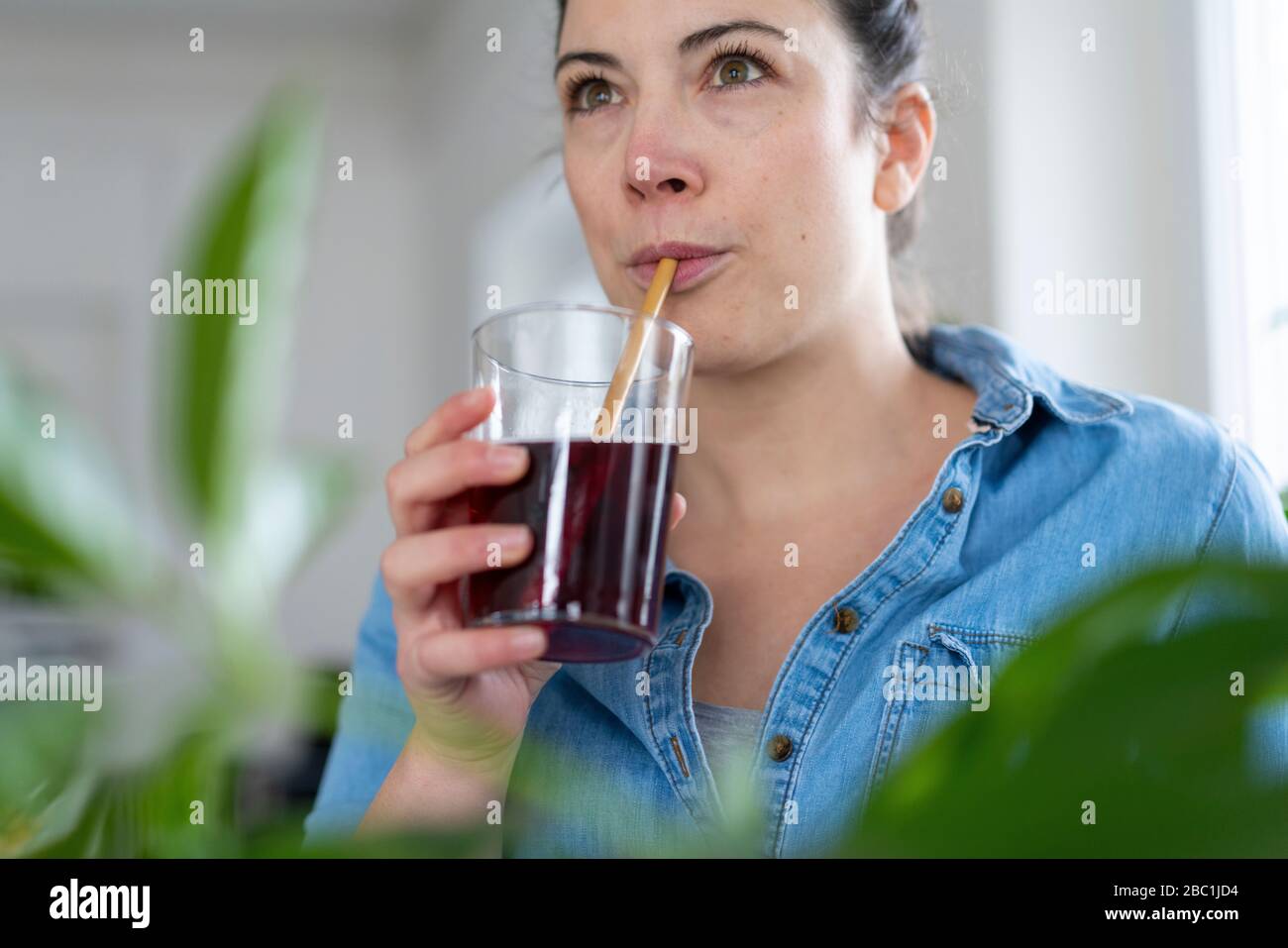 Wooden straw eco hi-res stock photography and images - Alamy